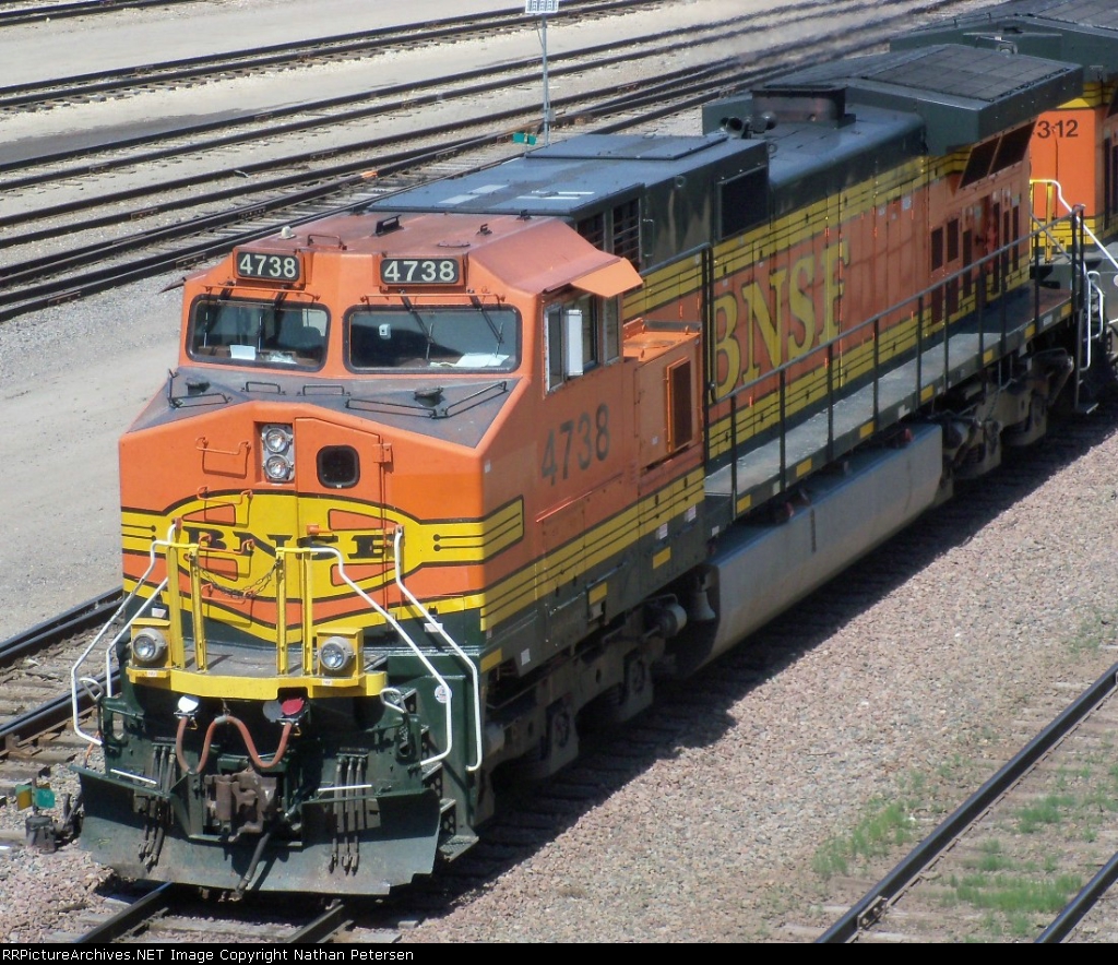 BNSF 4738